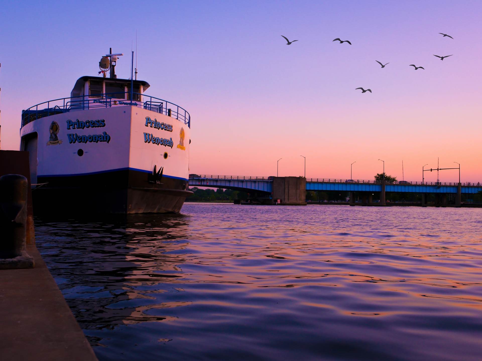 Top Attractions, Hotels & Restaurants on the Water in the Great Lakes ...